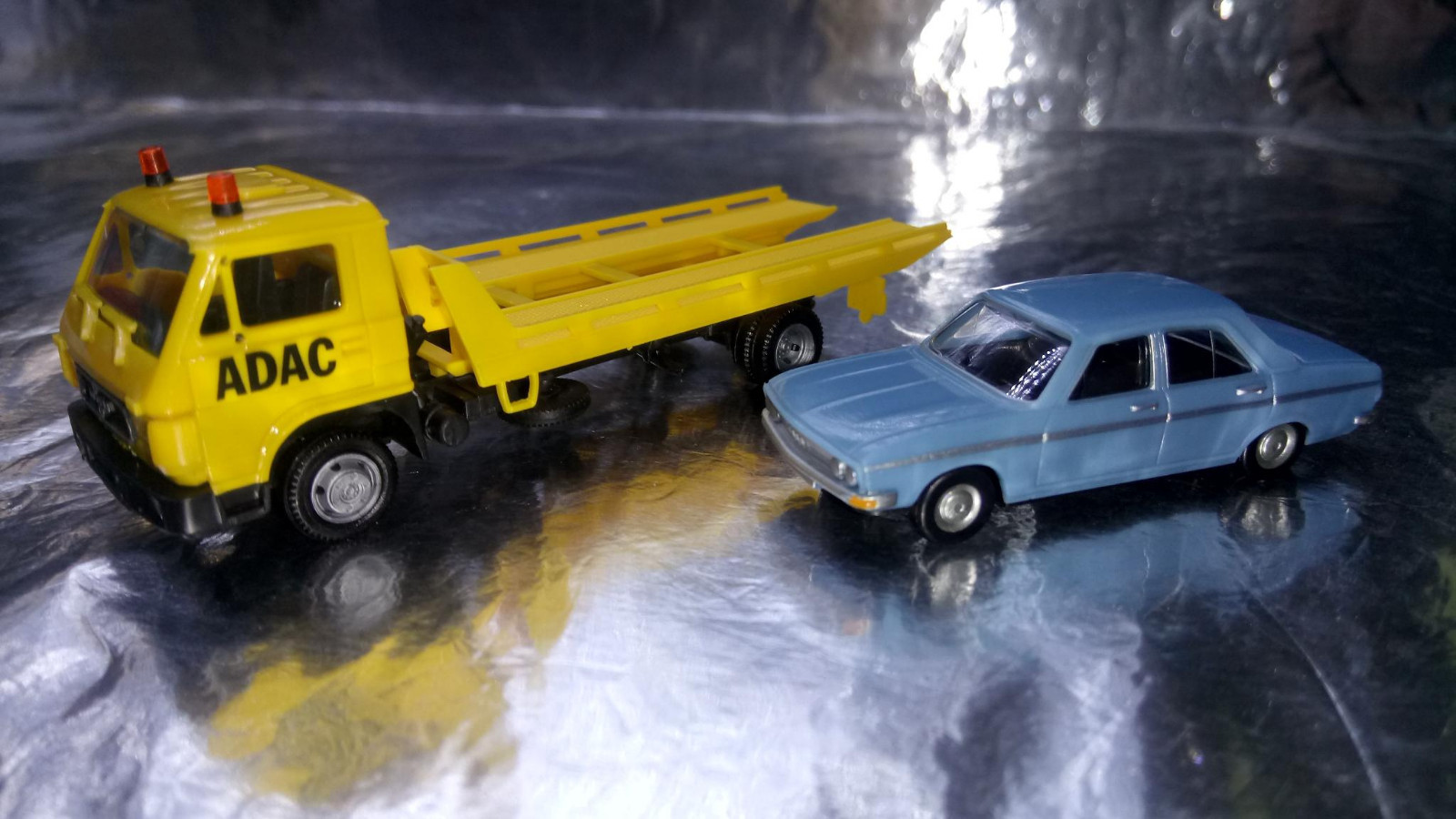 * Herpa Basic 094191A1BL MAN G 90 Wrecker ADAC with Audi 100 LS Car ...