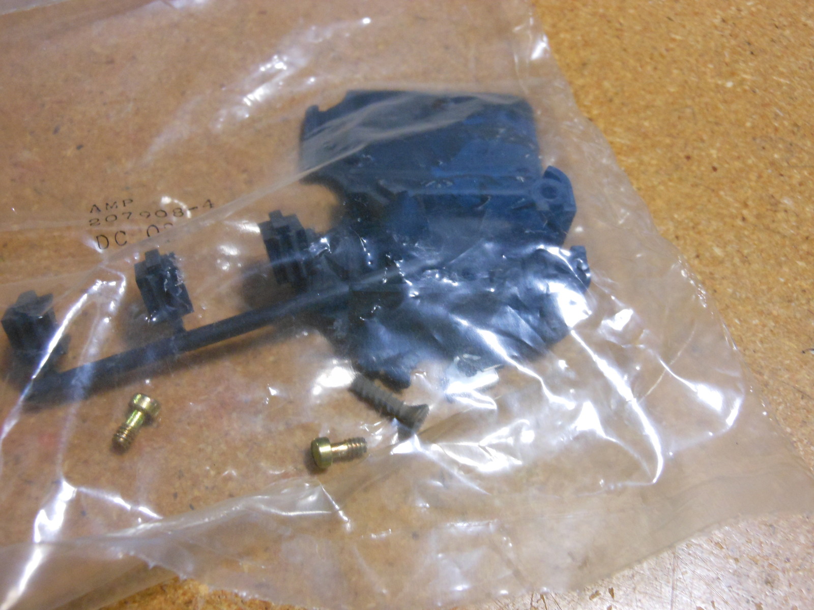 AMP CONNECTOR BACKSHELL DB15 ( LOT OF 5 PC ) # 207908-4 NSN: 5935-01 ...