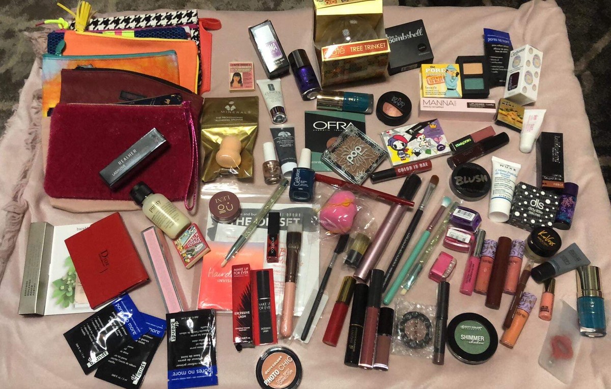 Huge Pile Of Makeup | Saubhaya Makeup