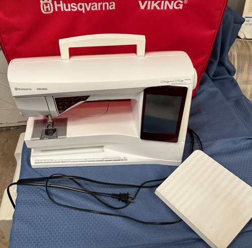Husqvarna Viking Designer Ruby Deluxe Sewing Embroidery w/Hoops ...