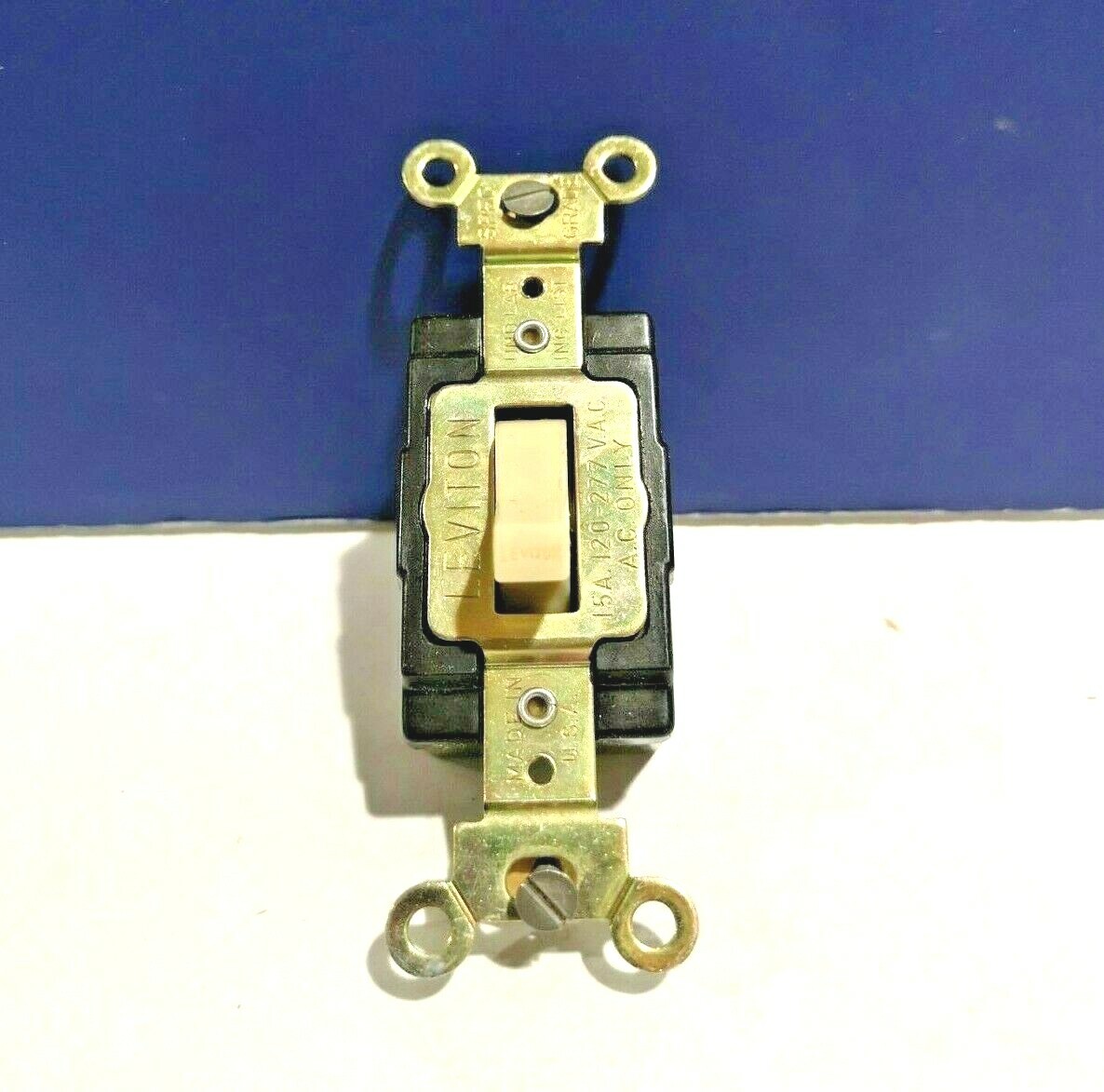 NEW Leviton IVORY Single Gang SINGLE POLE Rocker Toggle Switch NEW 5571 ...