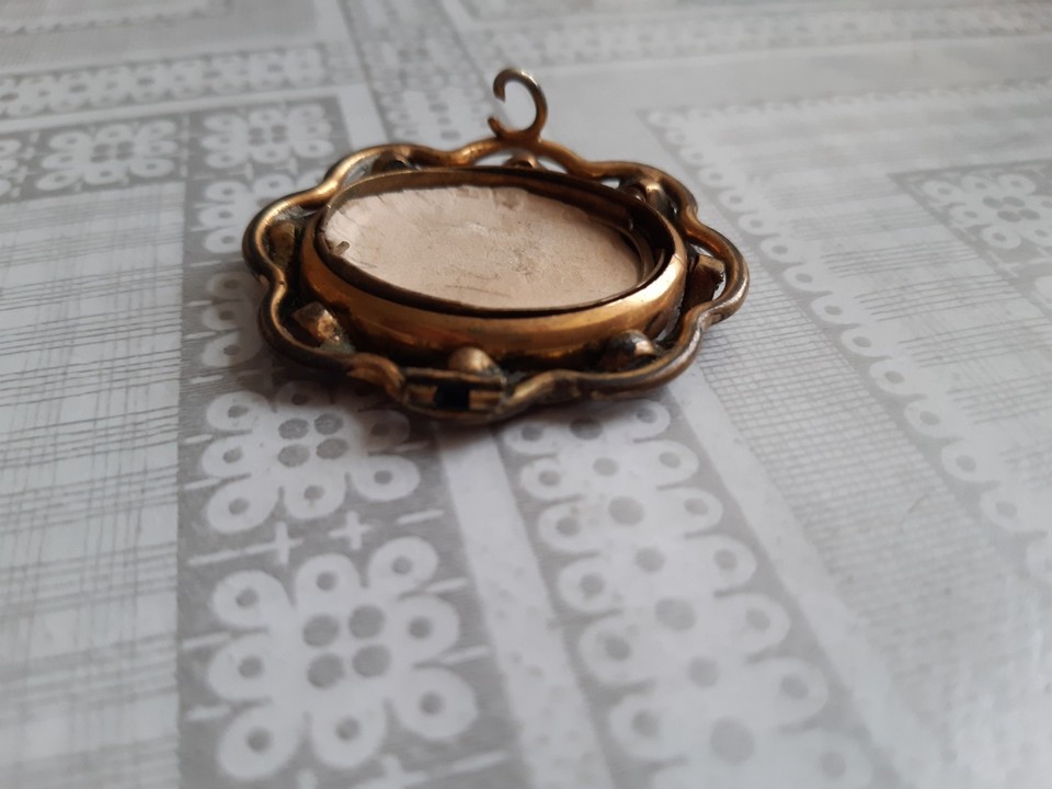 Victorian mourning jewellery or a sweetheart locket spares repairs ...