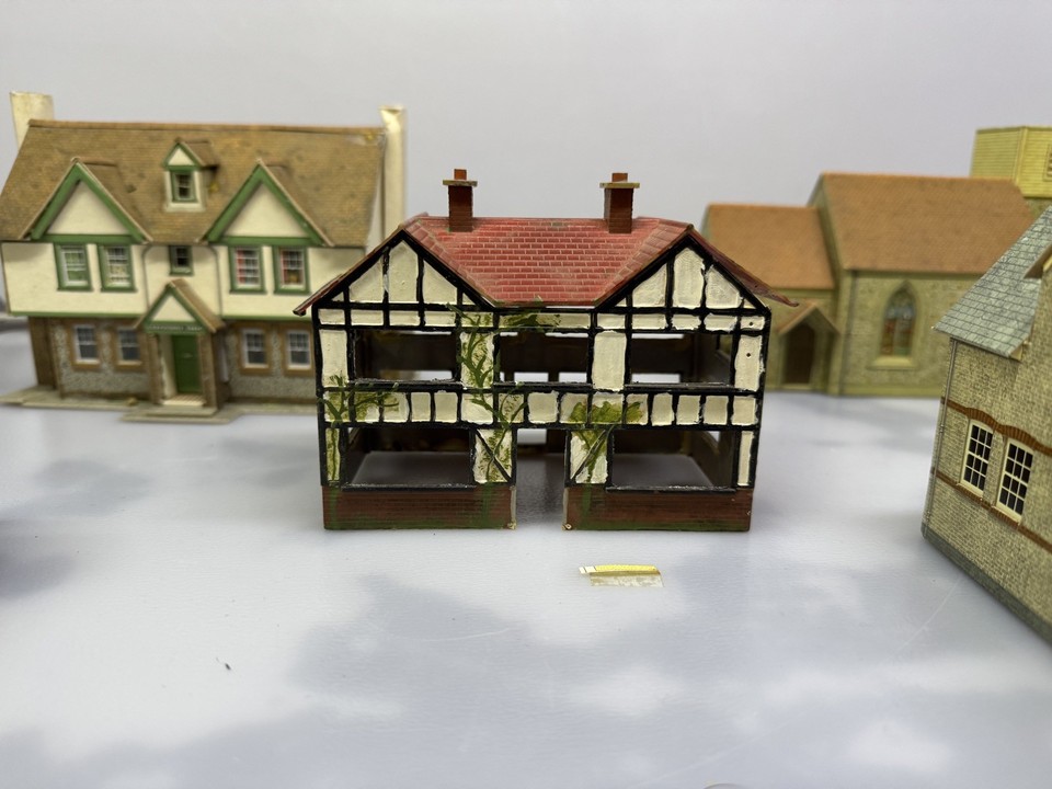 Mixed Assorted OO Gauge Built Model Railway Buildings, Hornby/ Diorama ...
