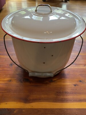 Chamber Pots - Chamber Pot With Lid