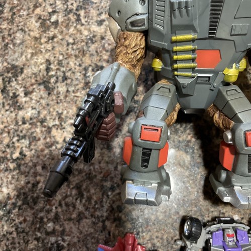 Transformers Botcon Most Wanted Oilmaster Timelines 2015 Pretender ...