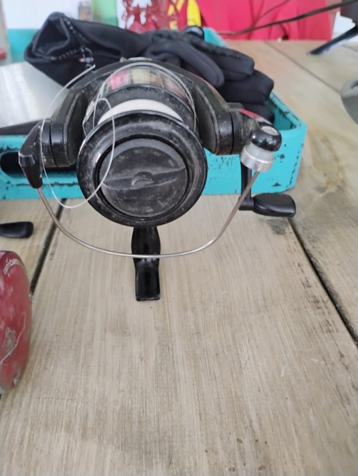 LOT OF 3 REELS,1CATSTIK,1 ABU GARCIA AMBASSADOR, 1 QUANTUM HT4. NEED ...