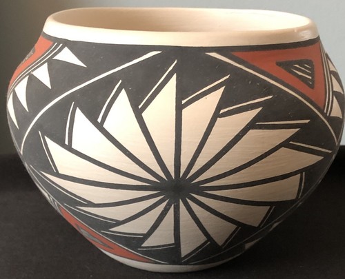 Acoma Pueblo Fine Line Hand Painted Pottery D Victorino 4 1/4 in tall ...
