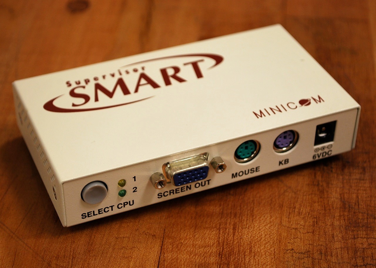 Minicom 1SU21010 Rev. 1.0 Smart Supervisor 2 Computer KVM Switch for ...