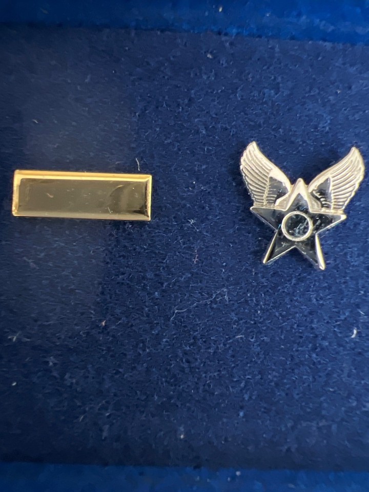 VANGUARD Military Pins in Felt Case | eBay