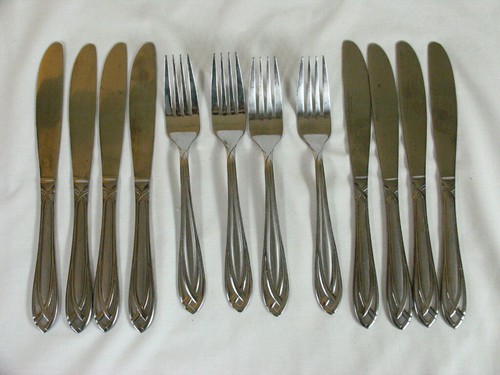 Hampton Lace Frosted Flatware 12 pc Stainless Steel Dinner Knifs and ...