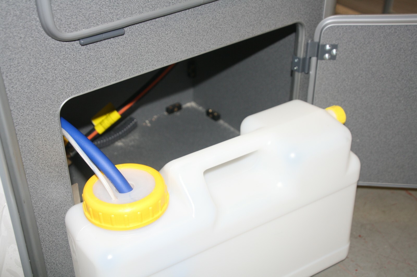 2 x 12L Fresh and Waste Water Container, Campervan/Camping, Plastic ...