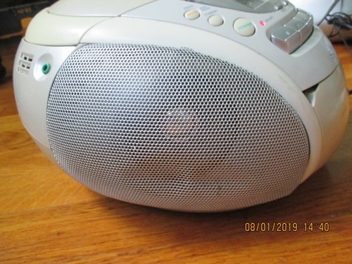 Sony CD/Radio/Cassette Recorder Boom Box CFD-E90 LIKE GOLD DAMAGE ...