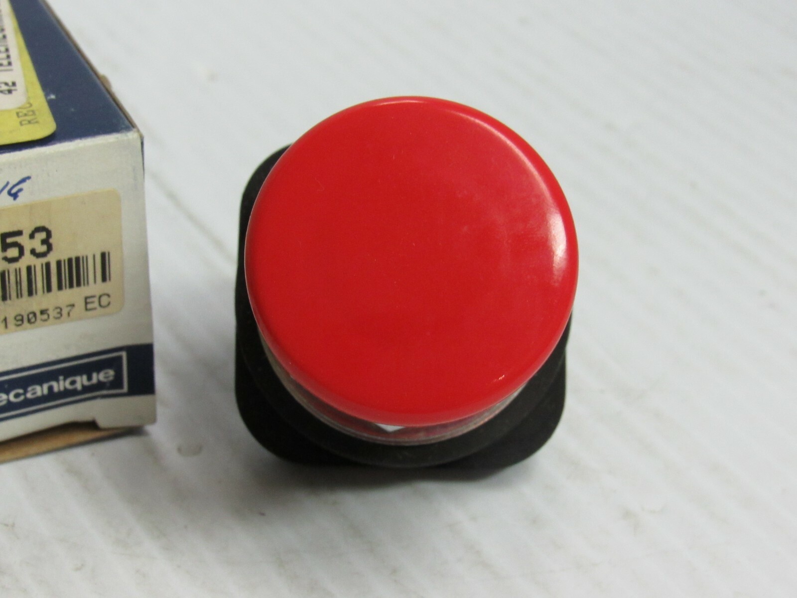 NEW TELEMECANIQUE RED PUSH BUTTON SWITCH XB3BC42 19053 | eBay