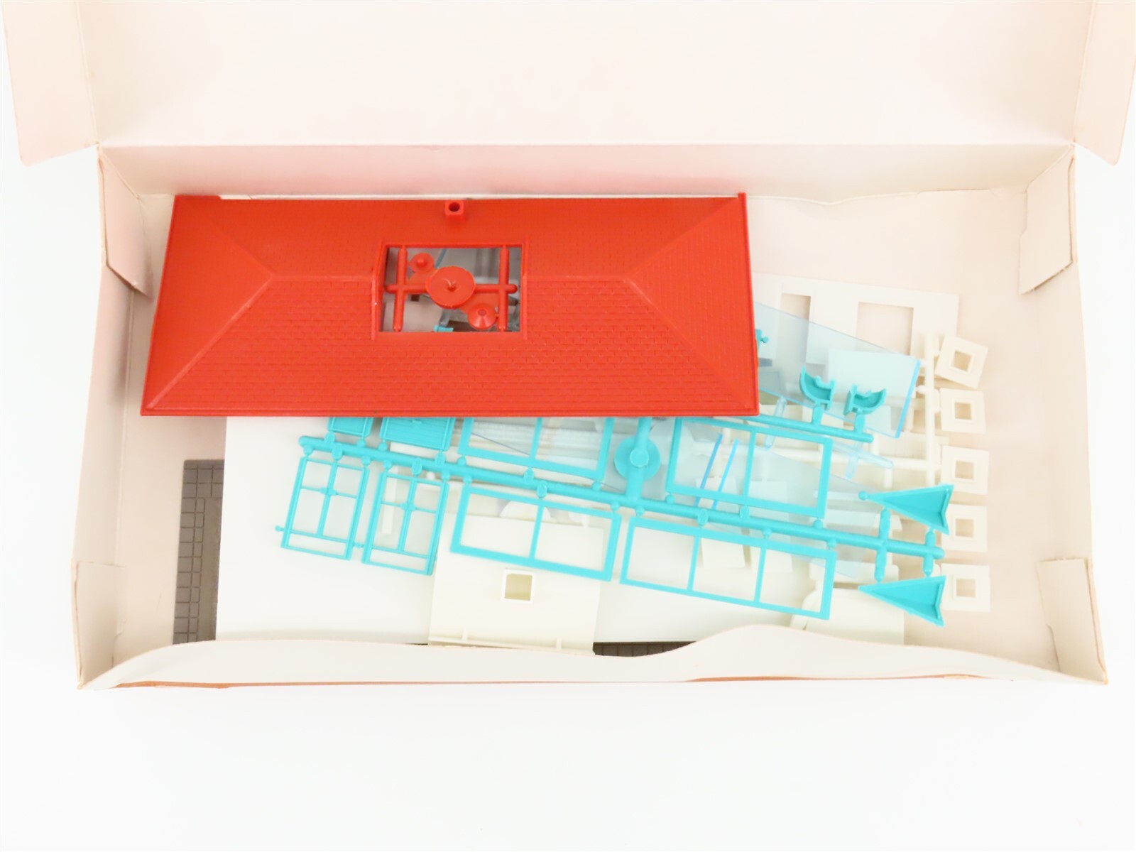 LOT of 2 HO 1/87 Scale TYCO Plastic Kits Howard Johnson's & 7UP Plant ...