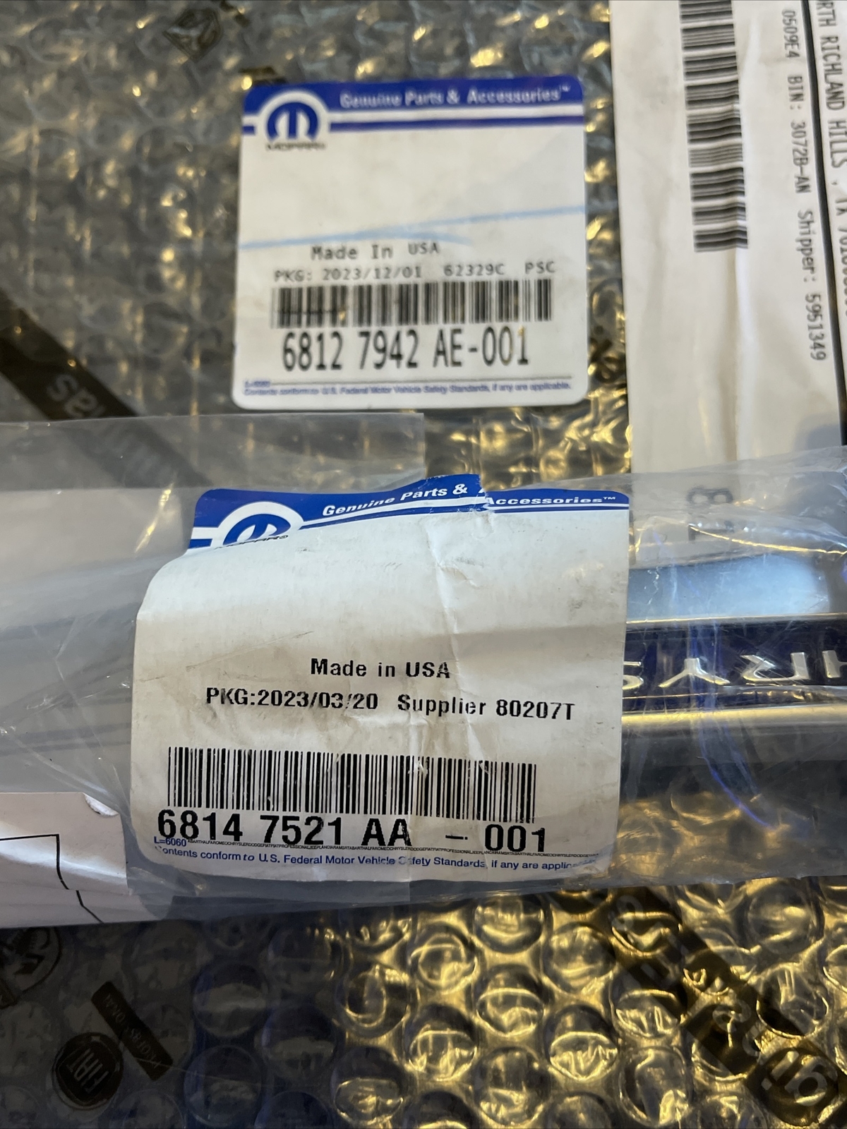 NEW! Genuine MOPAR Radiator Grille 68127942AE & Chrysler Emblem ...