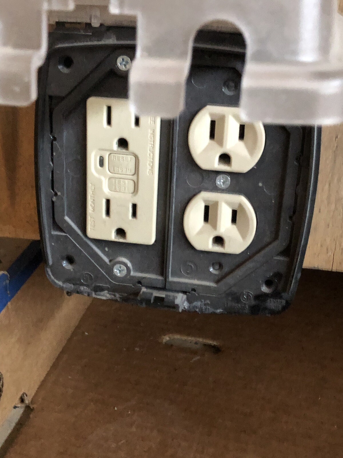 GENERAL ELECTRIC LOAD CENTER # TM4020CCU 120/240V. 200AMPS Type 1 ...