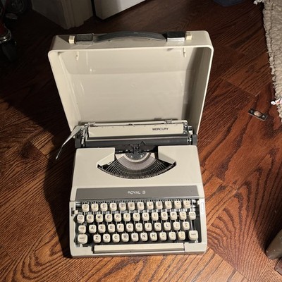 Vintage Royal Mercury Typewriter No. MC 7999355 Japan w/ Case | eBay