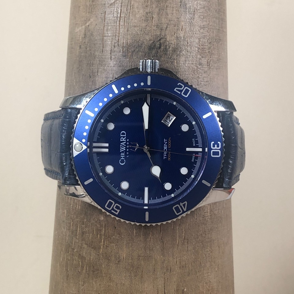 Christopher Ward Men 0839 Diver Trident 300M Leather Quartz 44mm Watch ...