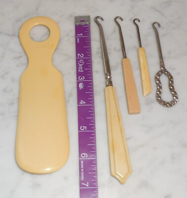 LOT OF 4 VINTAGE ANTIQUE SHOE BUTTON HOOKS & a SHOE HORN - Ivory color ...