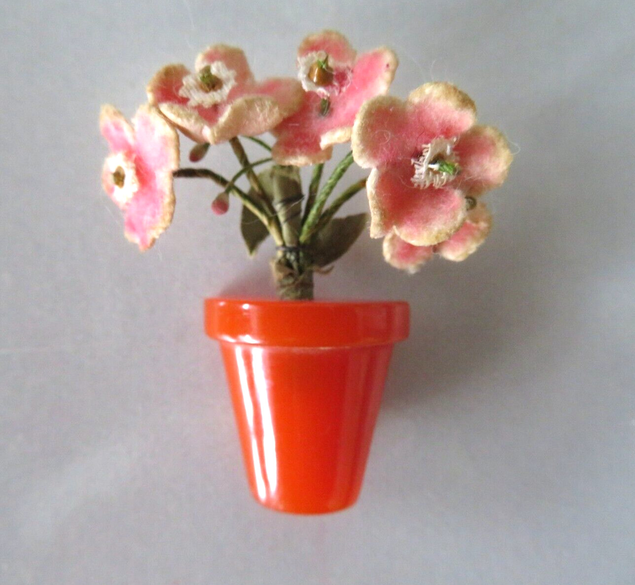 VINTAGE BURNT ORANGE BAKELITE FLOWER POT SHAPED PIN W… - Gem