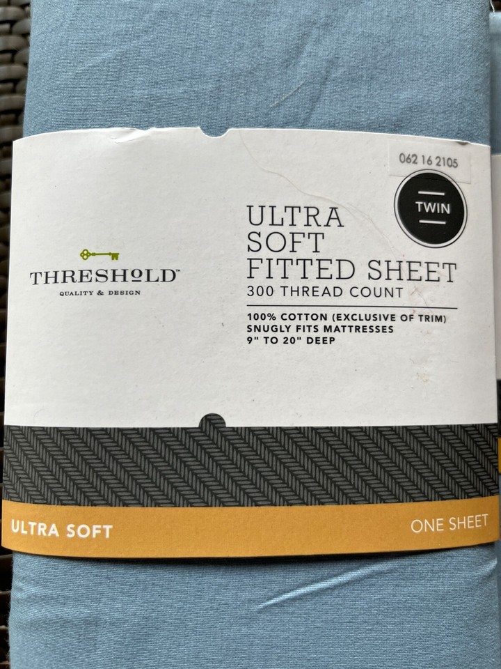 Threshold 300 Count Ultra Soft Fitted & Flat 100 Cotton Size Twin Blue ...
