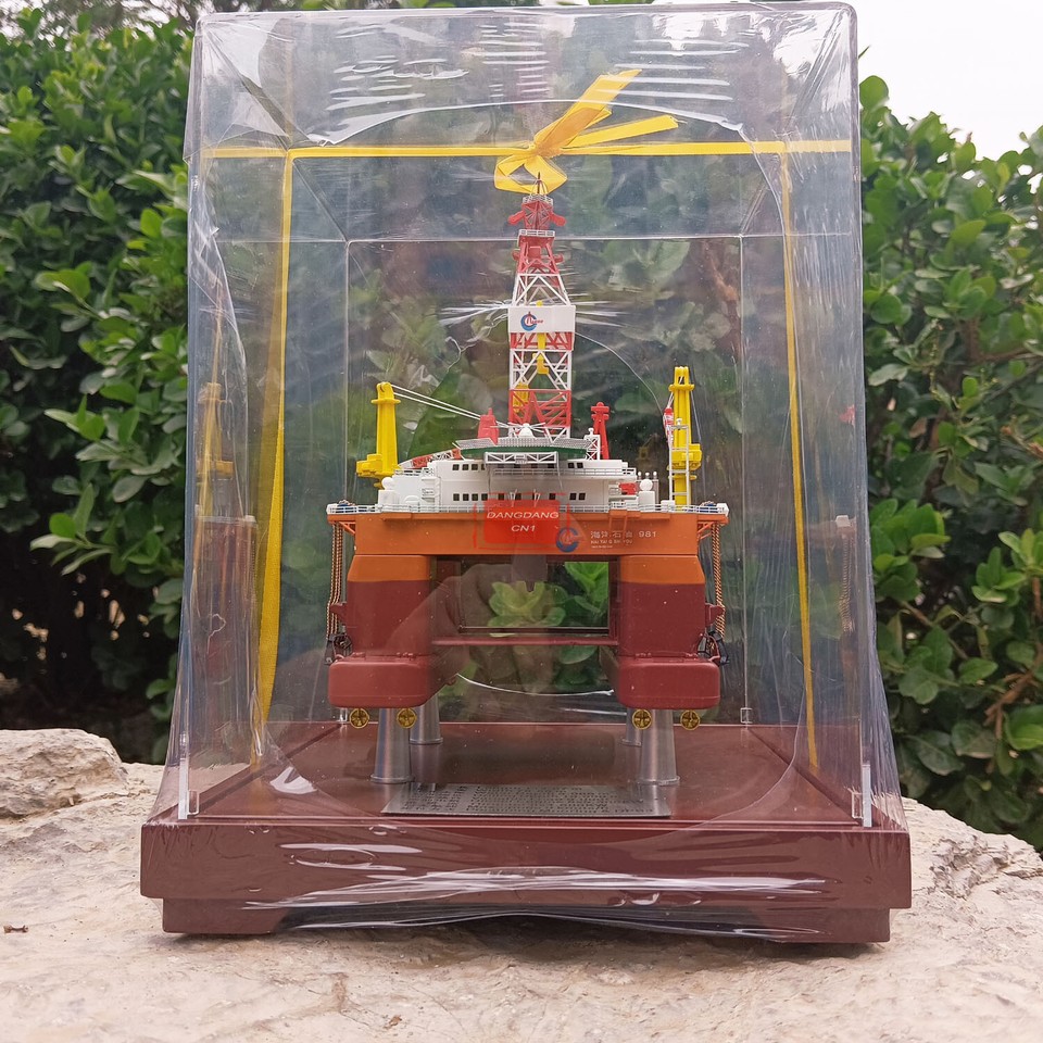1:700 Offshore Oil 981 deepwater semi-submersible drilling rig MODEL | eBay