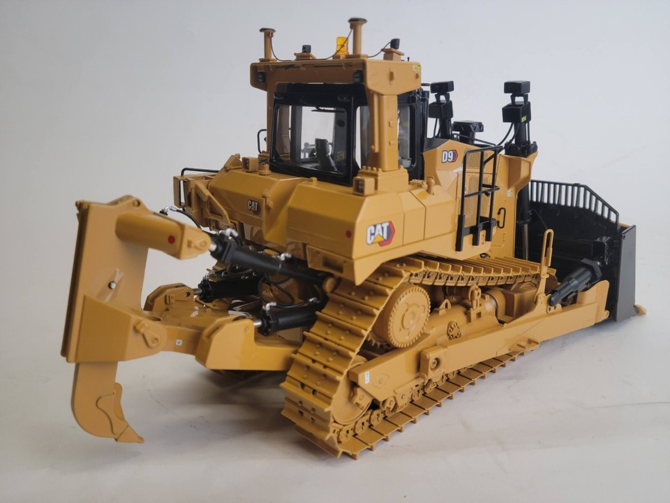 Caterpillar D9 Dozer - Single Ripper & SU Blade 1/24 - CCM - Diecast ...