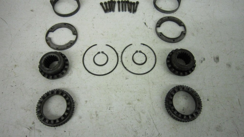 Spicer INTERNAL Dana 44 Manual Locking Hubs - 19 Spline -- Chevy Dodge ...