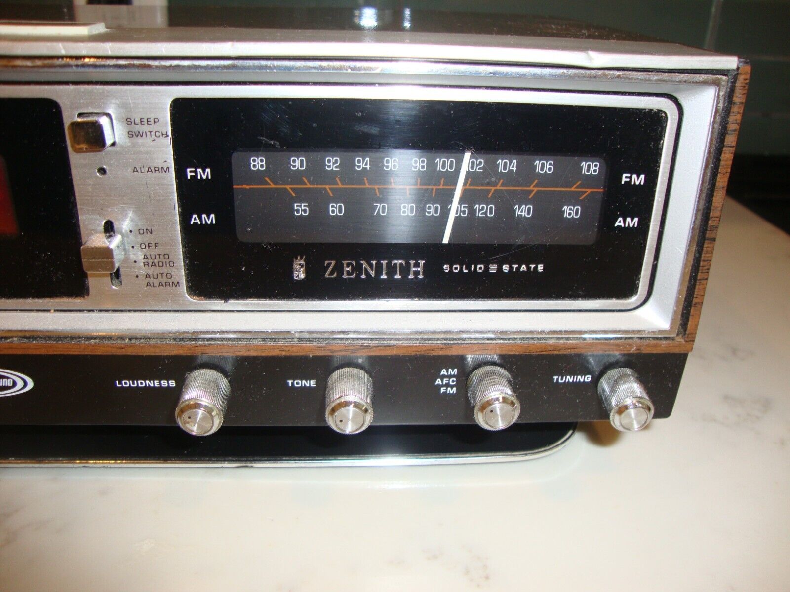 VINTAGE ZENITH CLOCK RADIO WITH CIRCLE OF SOUND AM/FM MANUFACTURE IN ...