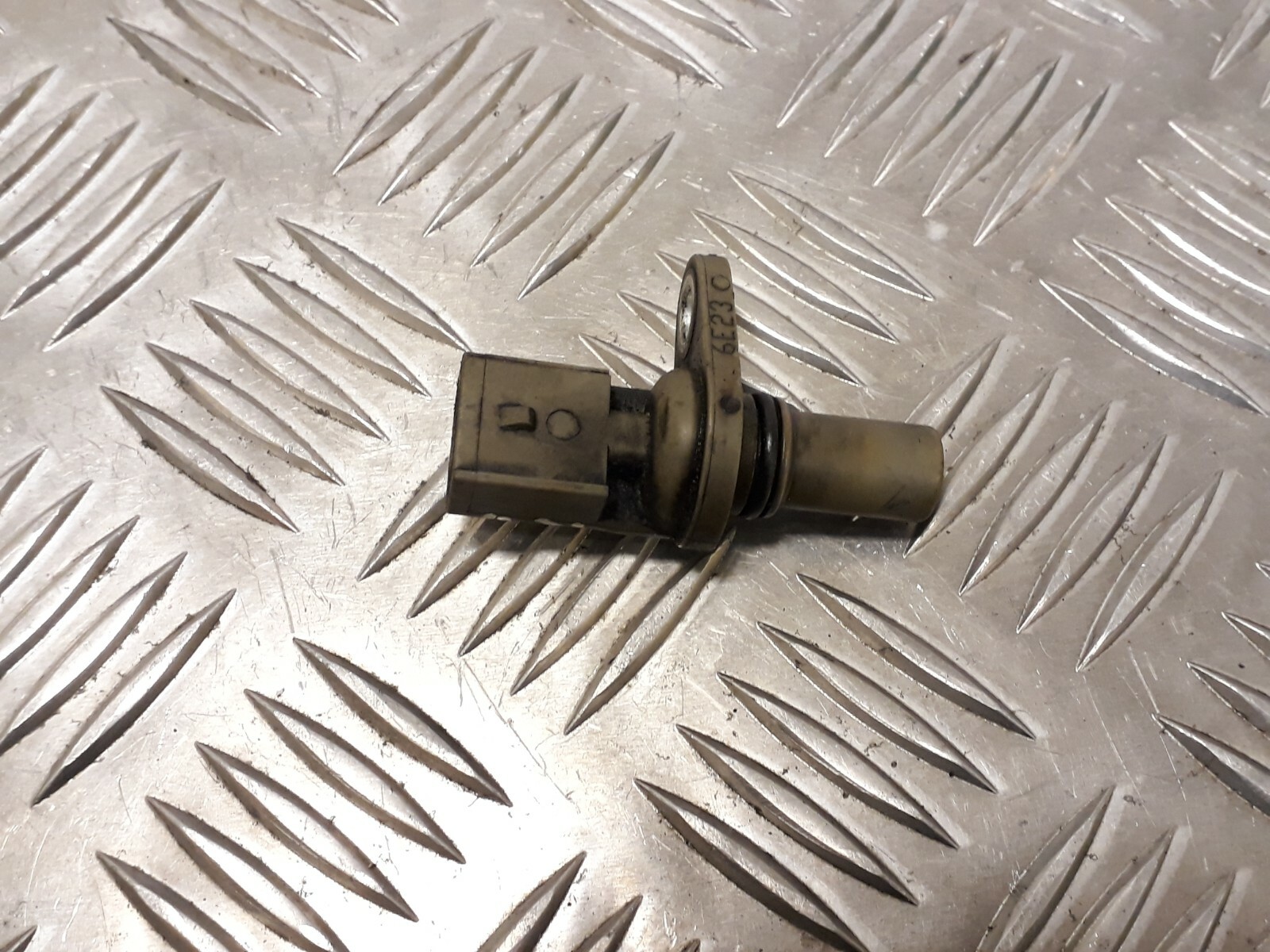 D7 Camshaft Position Sensor 6C11-12K073-AA For Ford Transit Bus Box ...