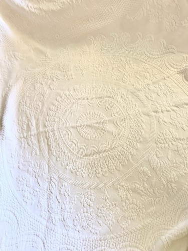 Vtg BATES Queen Elizabeth Bedspread Loomed To Be Heirloomed White ...