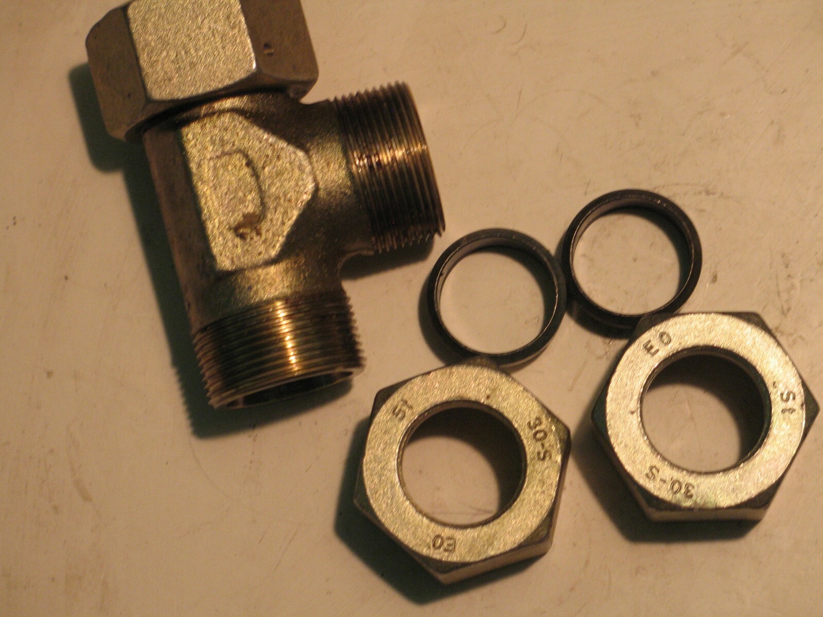 NEW EO EMERTO PARKER EVL30S-OMD-CF STAND PIPE RUN TEE W/NUTS 30MM ...