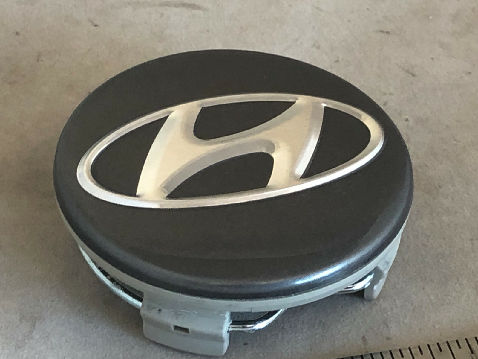2015-18 Hyundai Santa Fe Sonata 52960 3S120 Gunmetal Grey Hub Cover ...