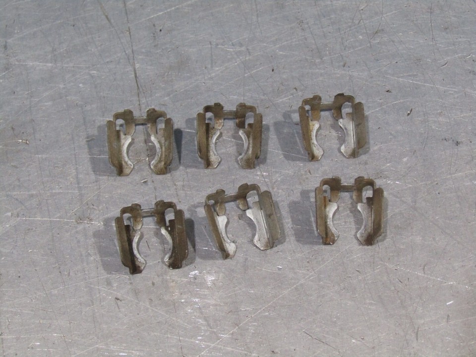 2005-2007 Nissan Murano 3.5L OEM fuel injector retainer clip set 05 06 ...