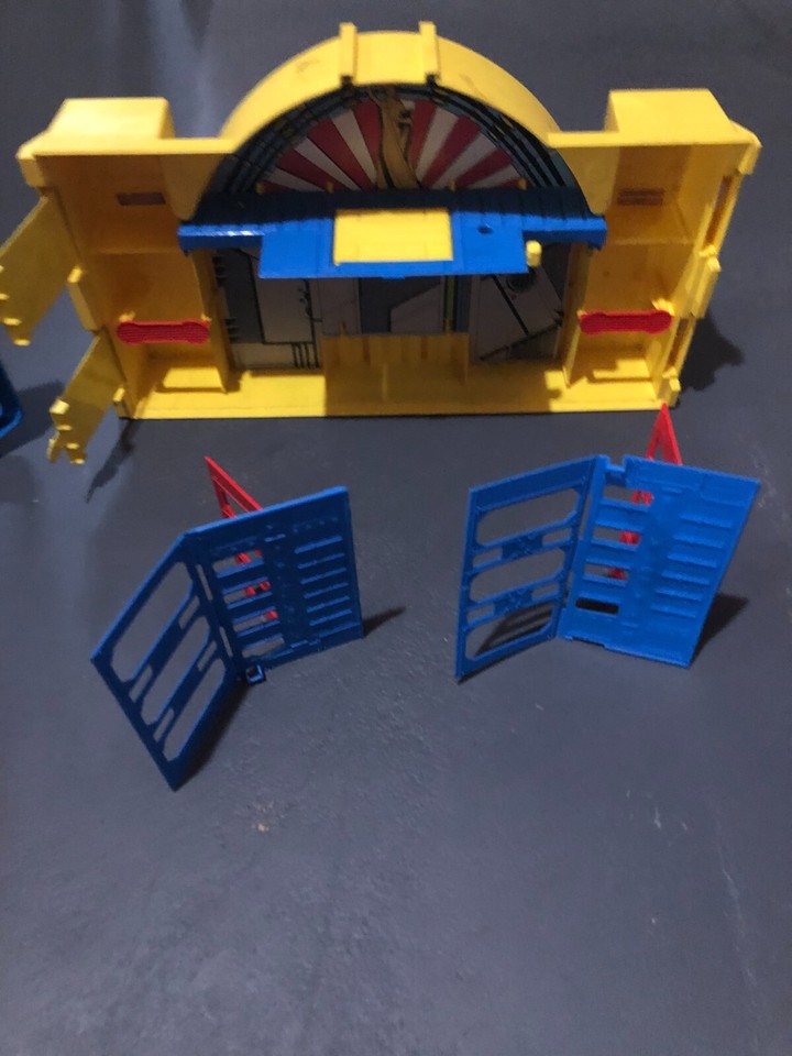 DC Hall of Justice Vintage 1984, great shape, as is, not sure what is ...