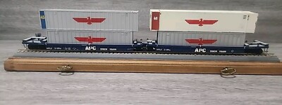 Walthers APC APLX Double Stack Cars w/Containers On Track And Display ...