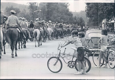 1971 Press Photo Kids on Bikes Watch Roundup Riders of Rockies 1970s ...