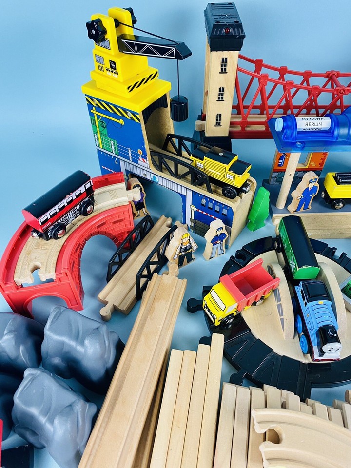 Lot Thomas The Train Engine Trackmaster Set Station Bridge Sounds Shed ...