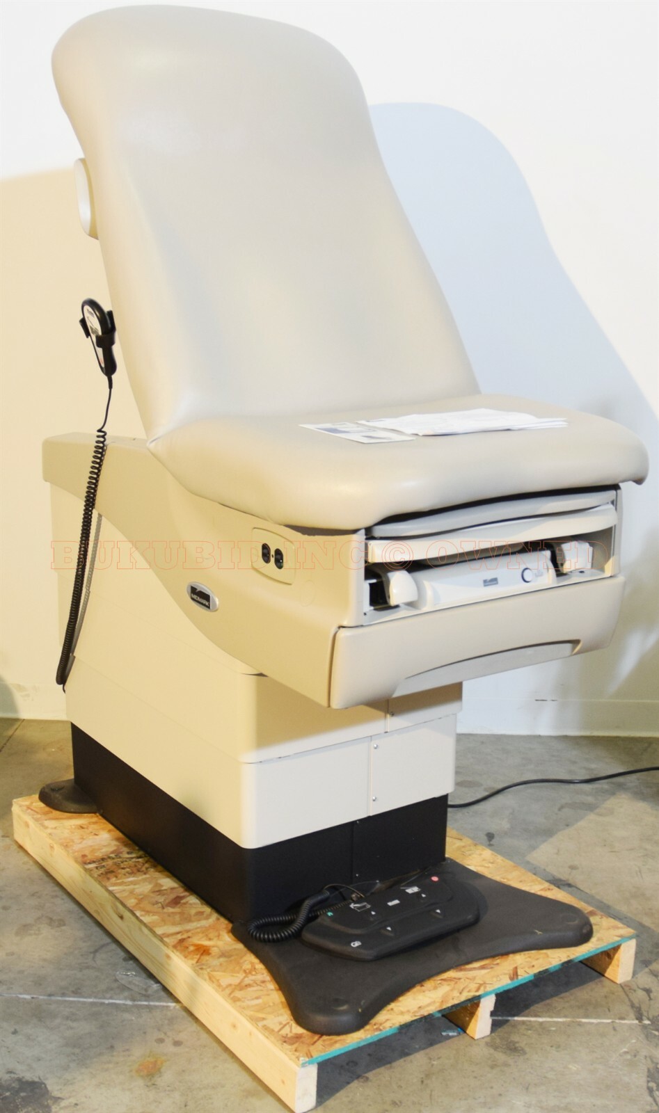 Midmark 625-001 Barrier Free Power Exam Table / Footswitch & Hand ...