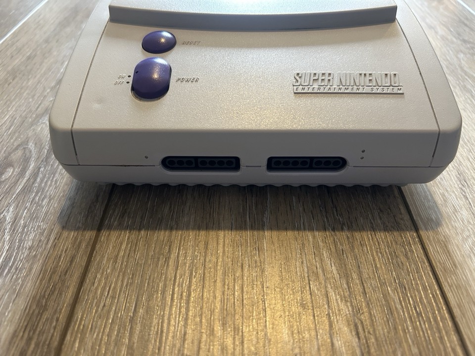 Super Nintendo SNES JR Mini Console Bundle With 1 Controller And Games ...