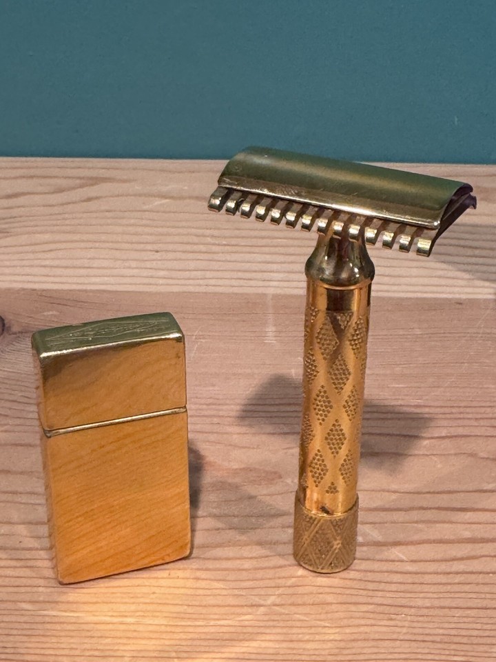 Vintage Gillette England Safety Razor New Standard Gold Comb - Great ...
