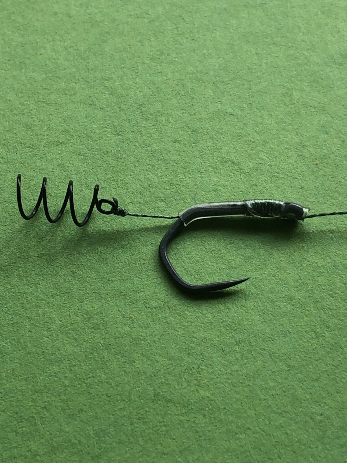 5 X CARP HAIR RIGS WITH MATT BLACK MEAT BAIT COILS V CLAW TEFLON HOOKS ...