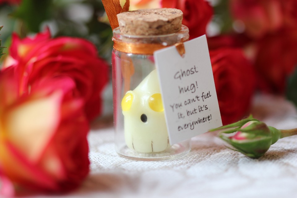 Ghost Figurine Glow in the Dark Spook Halloween Decorations Party Favor ...