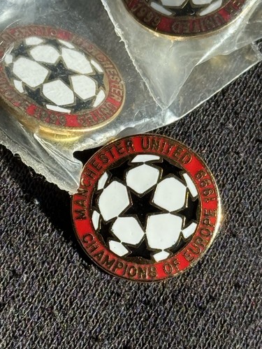 3 1999 Manchester United Badges/buttons | eBay.de