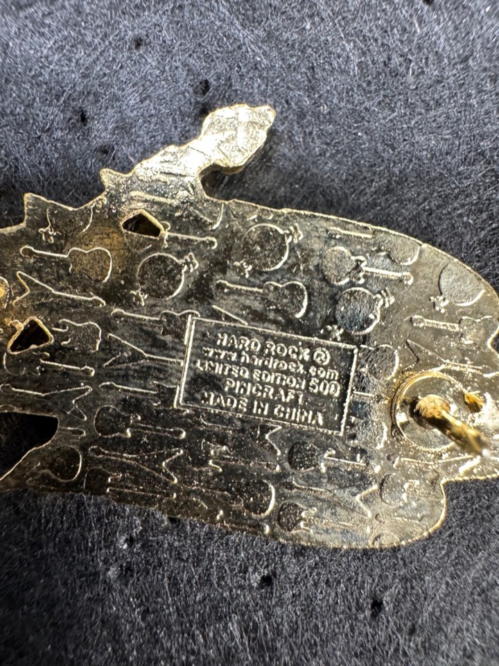 Hard Rock Cafe Pin Chicago 2007 Rocking Angel Series Sexy Girl Flying V ...