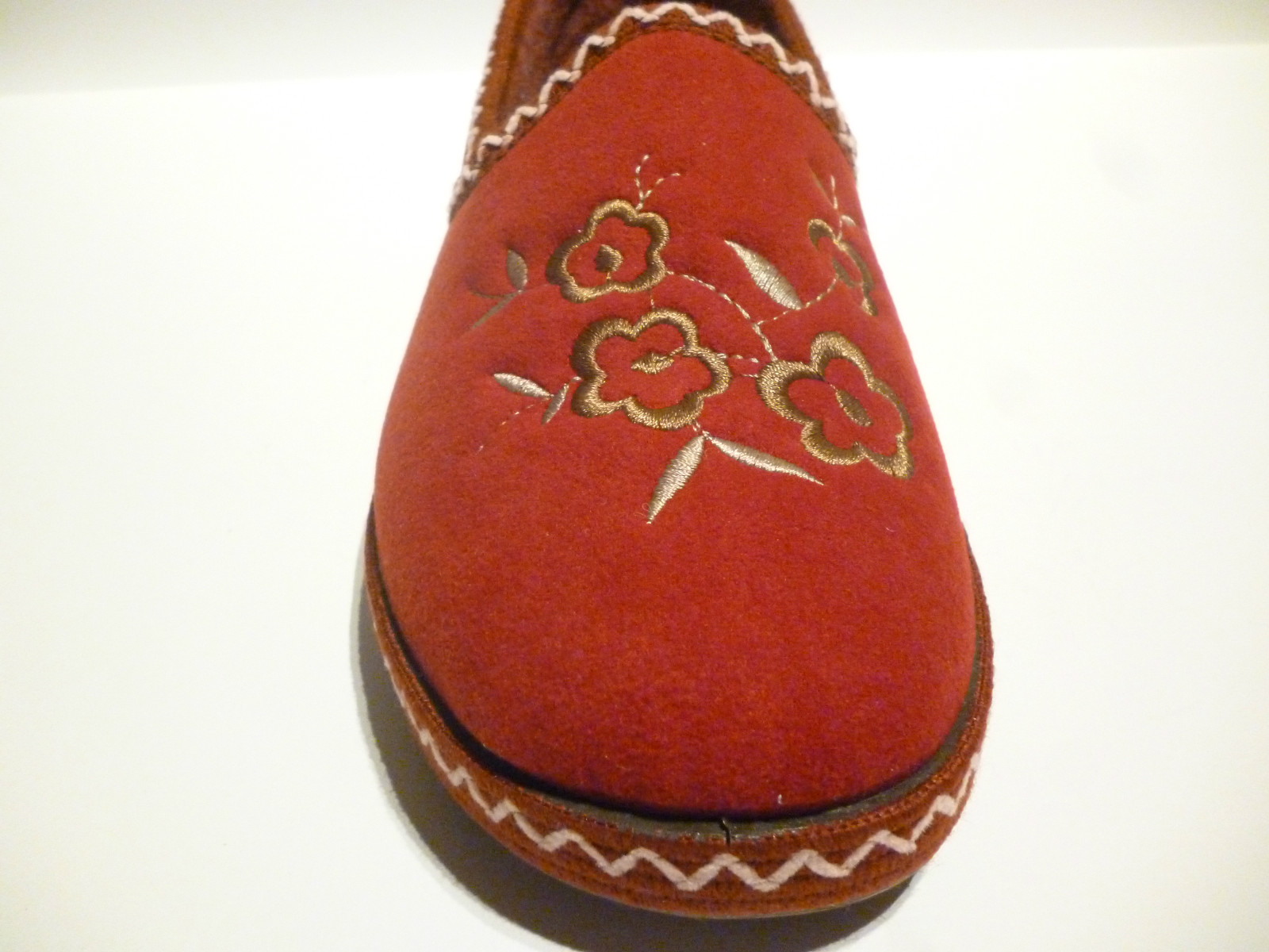 Sleepers Saffron Womens Slippers Wine Zig Zag Stitch Floral Motif Slip ...