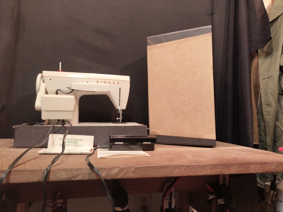 Vintage Singer Fashion Mate Sewing Machine Model 237 With Case And ...