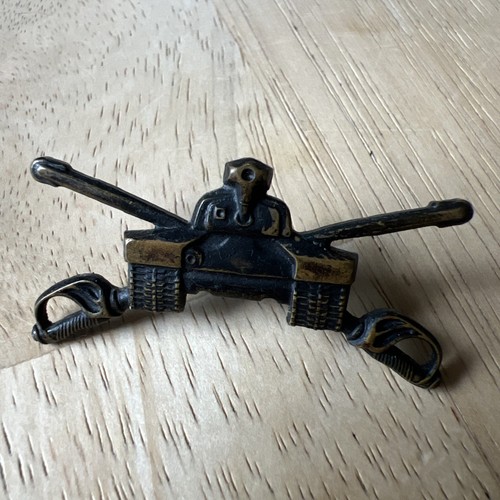 US ARMORED CAVALRY CROSSED SABERS SUBDUED HAT PIN d22 | eBay