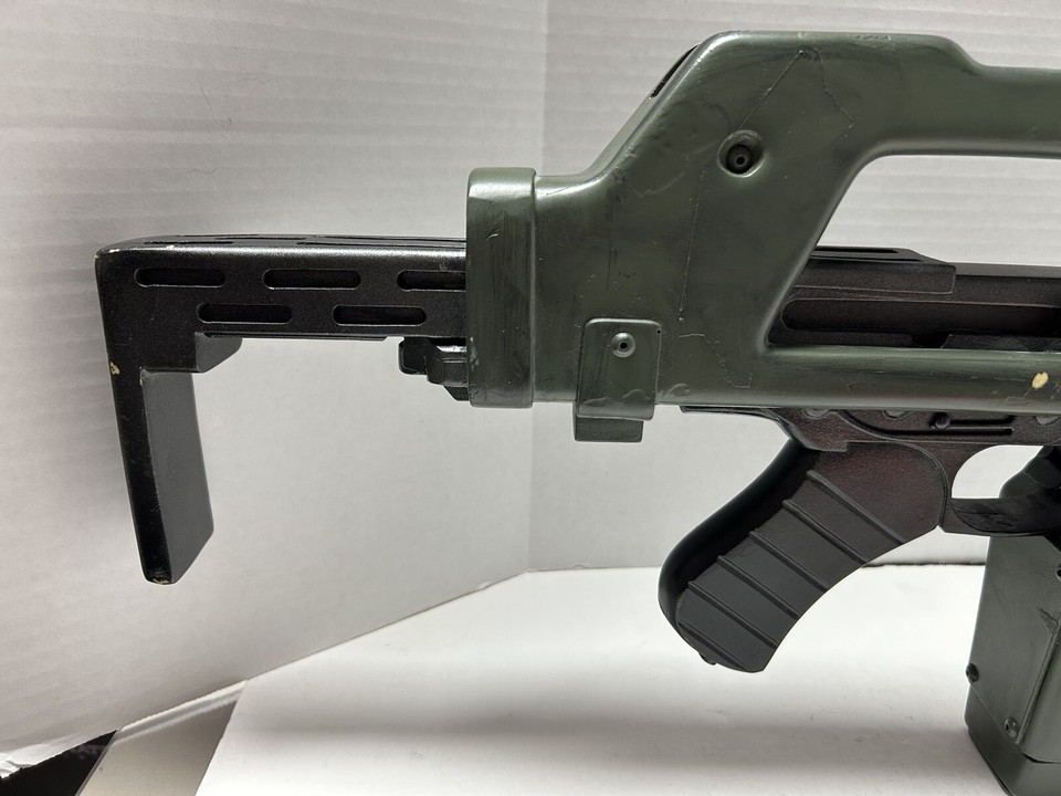 ICONS Authentic Replicas - ALIENS 1:1 M41-A Pulse Rifle Prop Replica ...