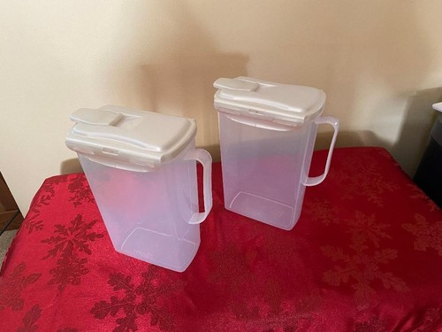LocknLock Set of 2- 1/2-Gallon Pitchers with Pearl Colored Locking Lids ...